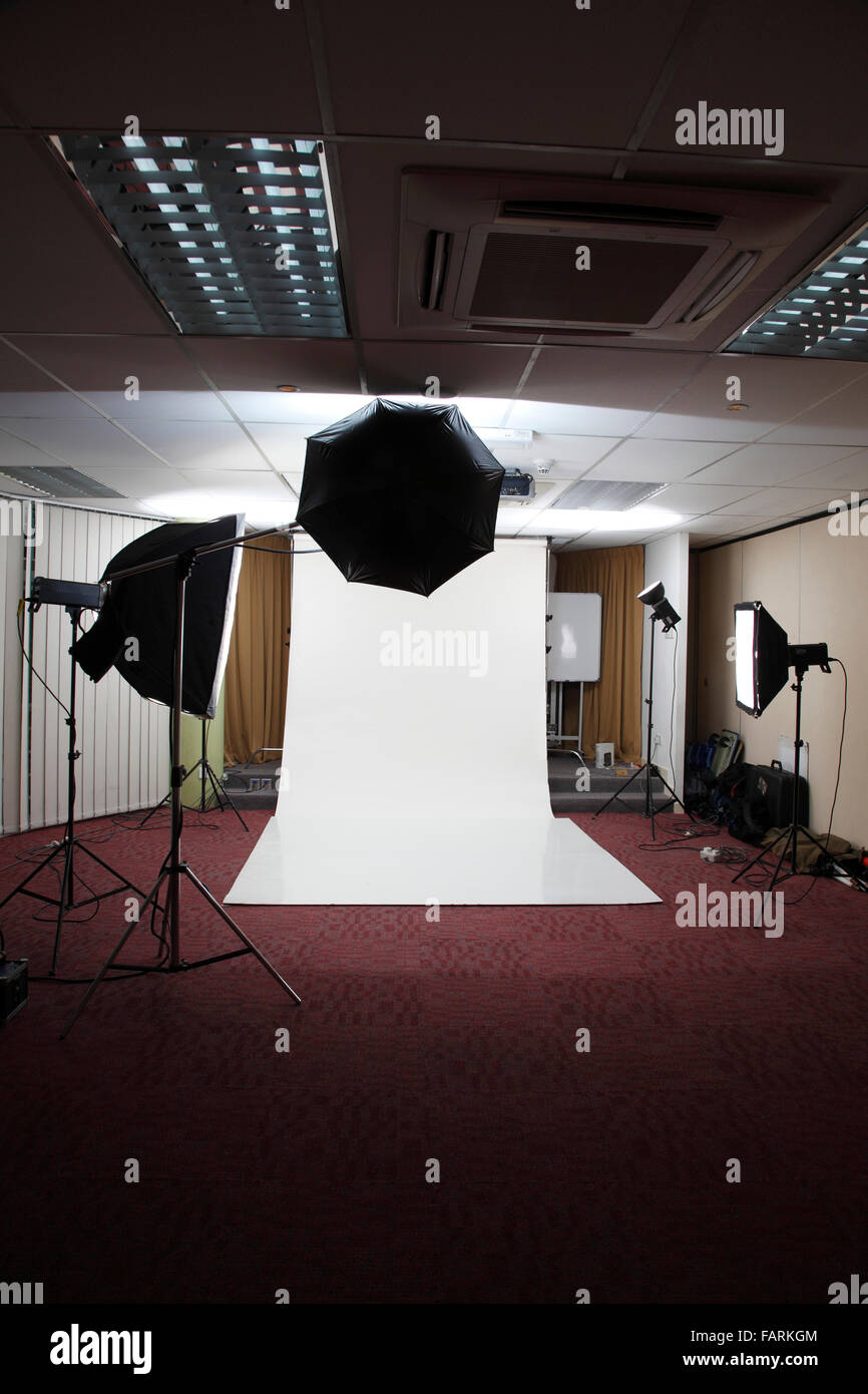 setting up a studio from an office Stock Photo - Alamy
