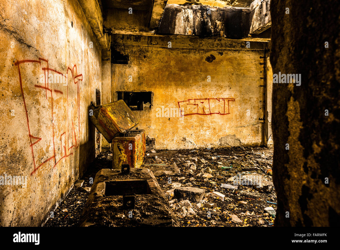Old factory walls hi-res stock photography and images - Alamy
