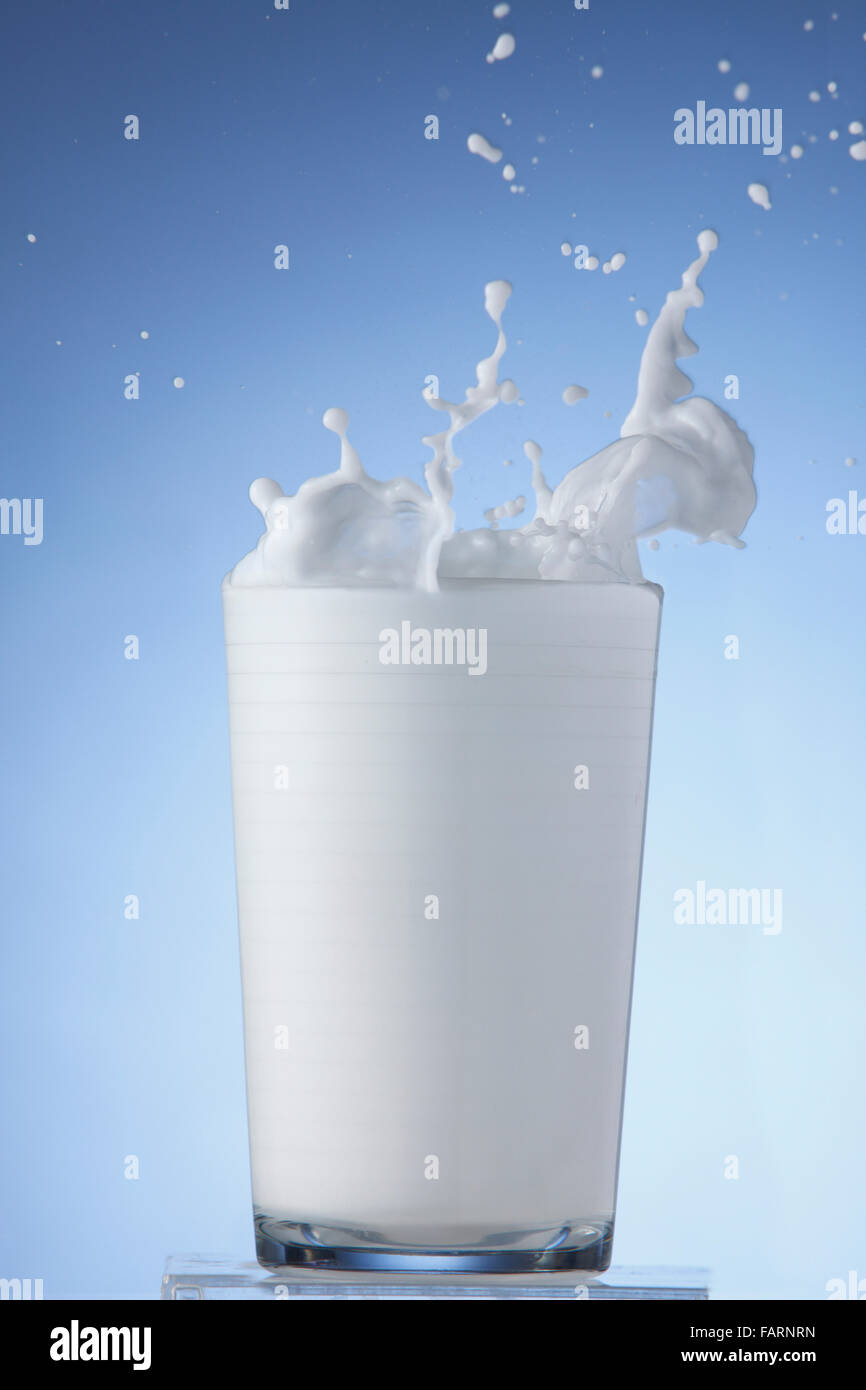 Milk splashing hi-res stock photography and images - Alamy