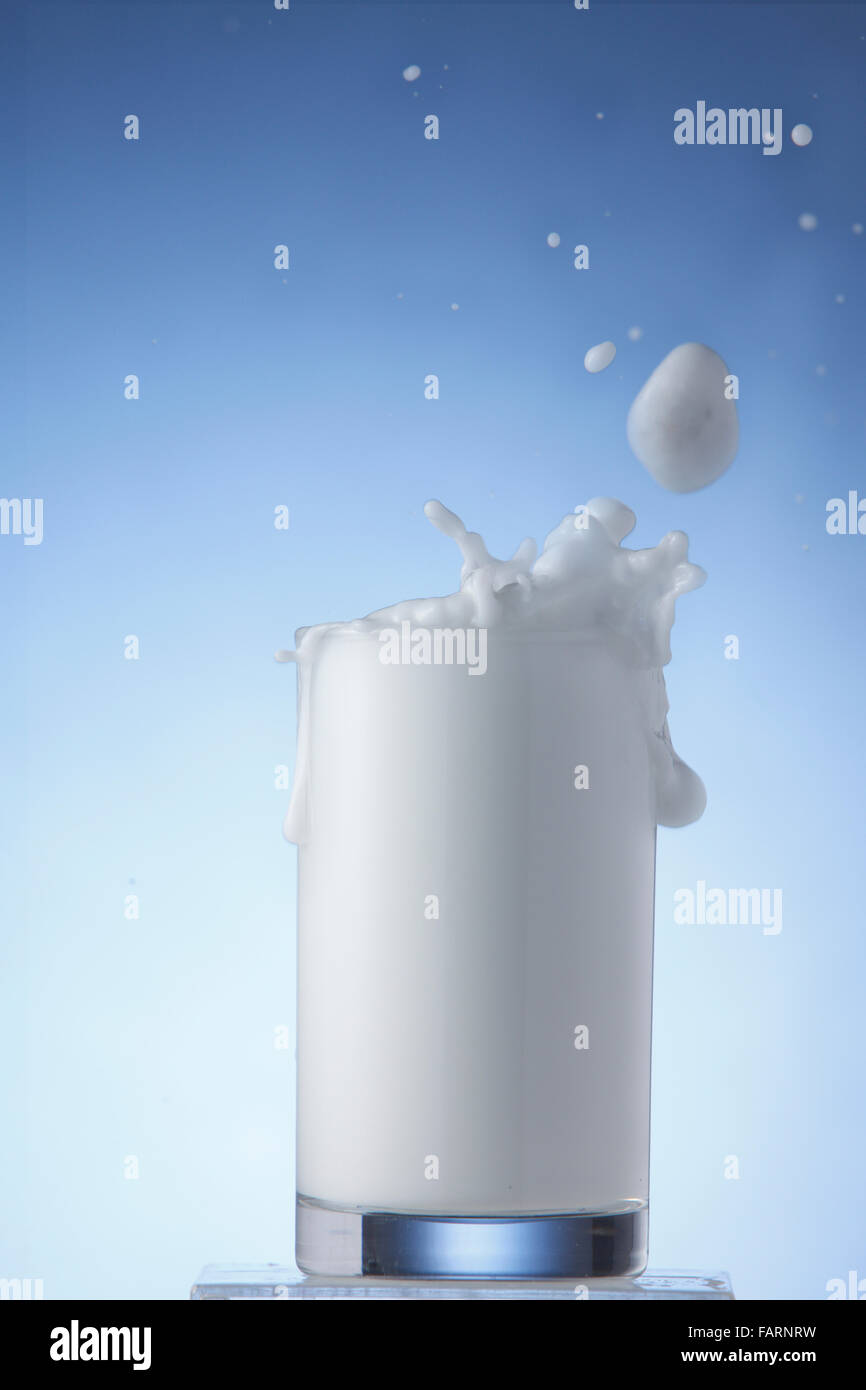 Milk splashing hi-res stock photography and images - Alamy