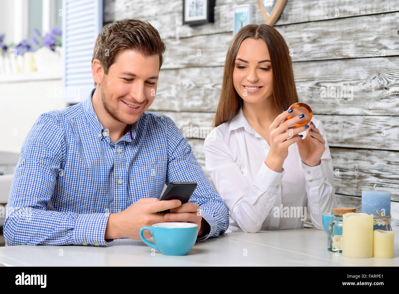 Male friends mobile talk hi-res stock photography and images - Alamy