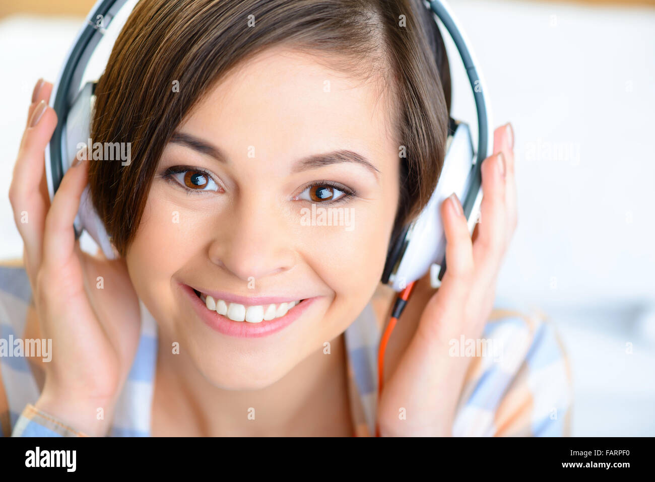 Teenage girl wearing headphones Stock Photo - Alamy