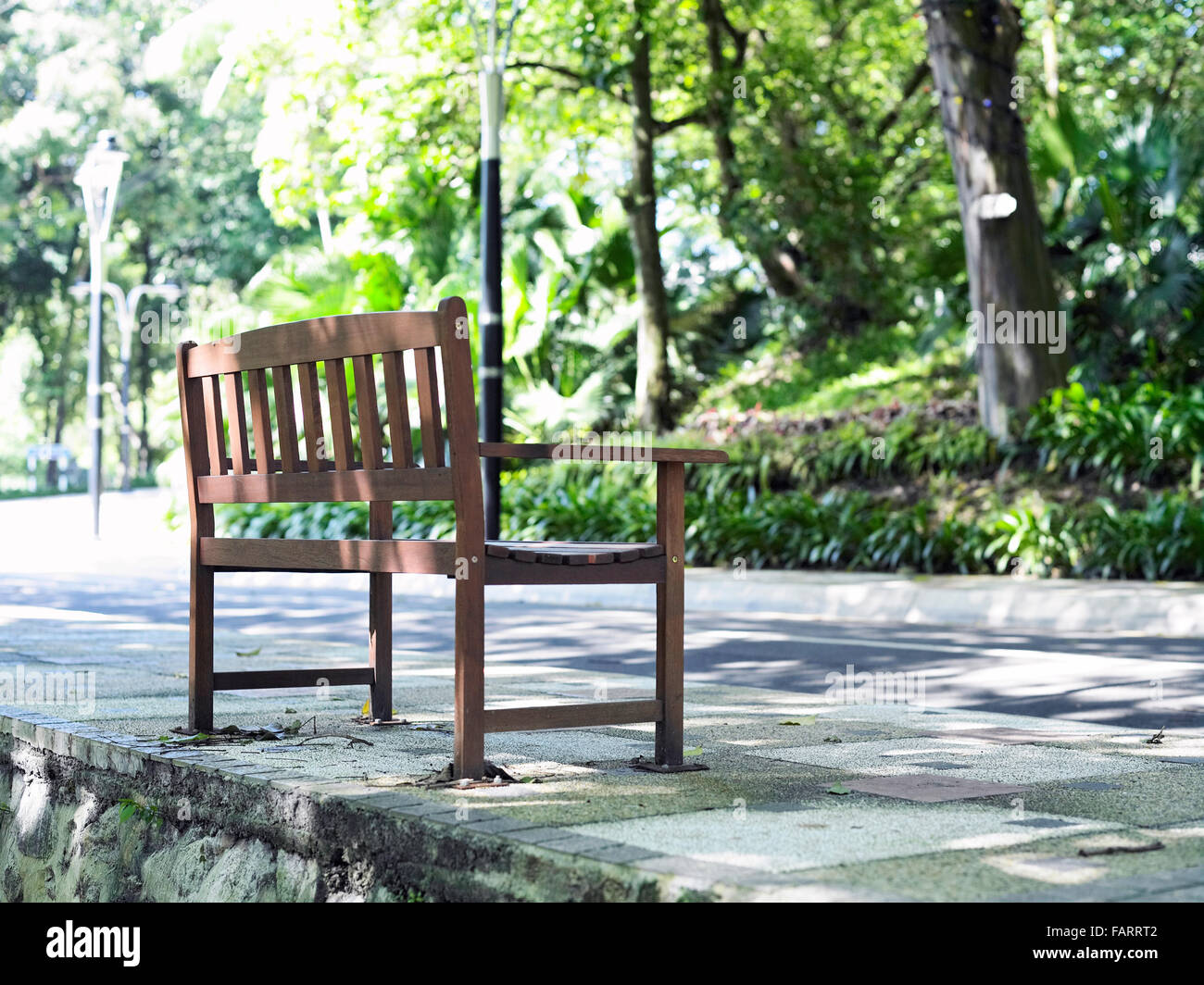 Empty bench in the park Stock Photo - Alamy