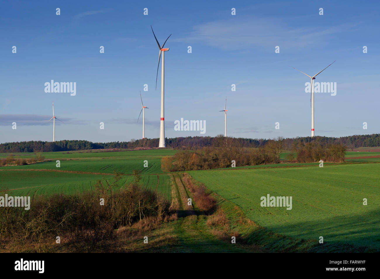 Onshore wind farms hi-res stock photography and images - Alamy