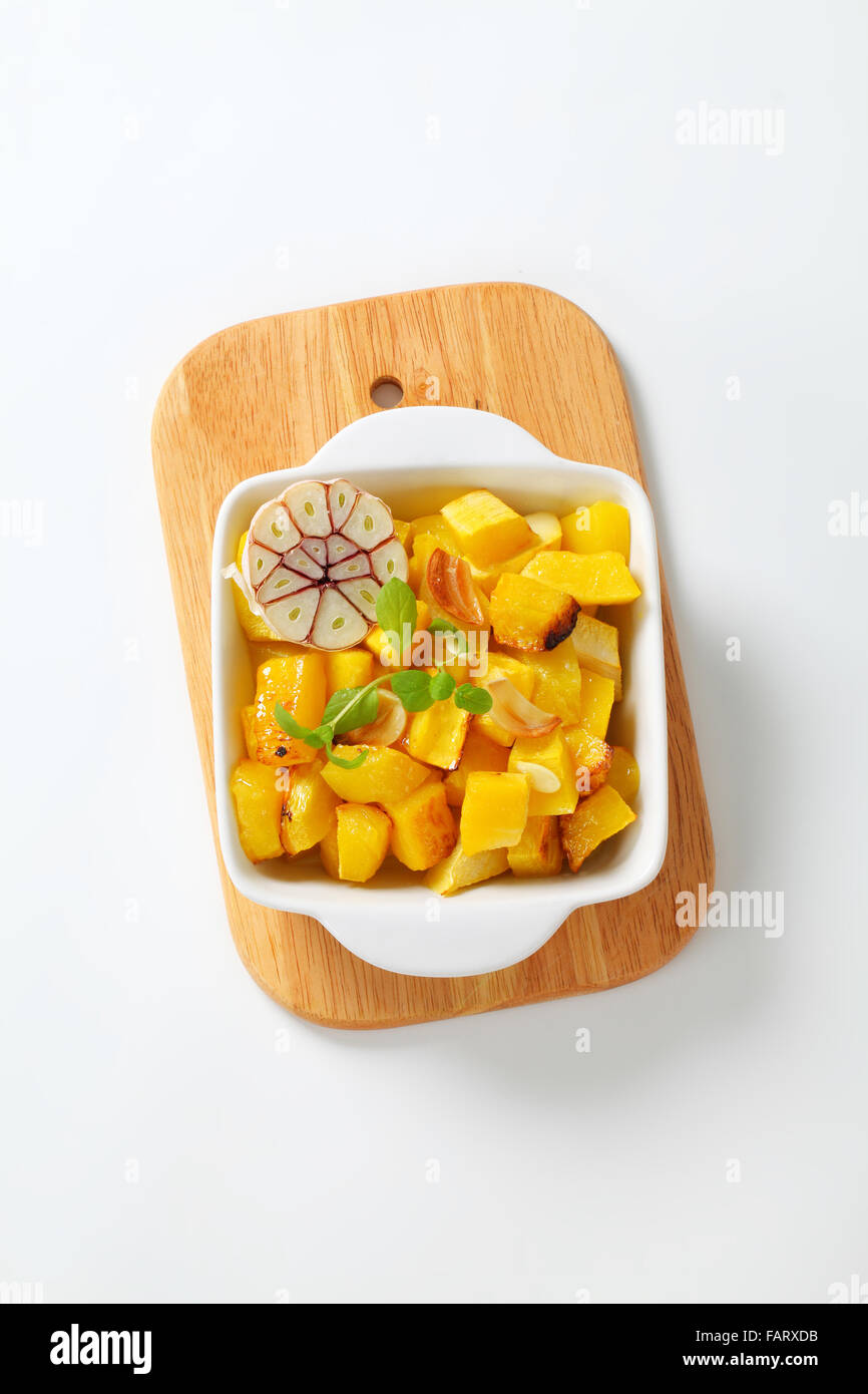 Roasted pumpkin cubes and garlic in square baking dish Stock Photo - Alamy