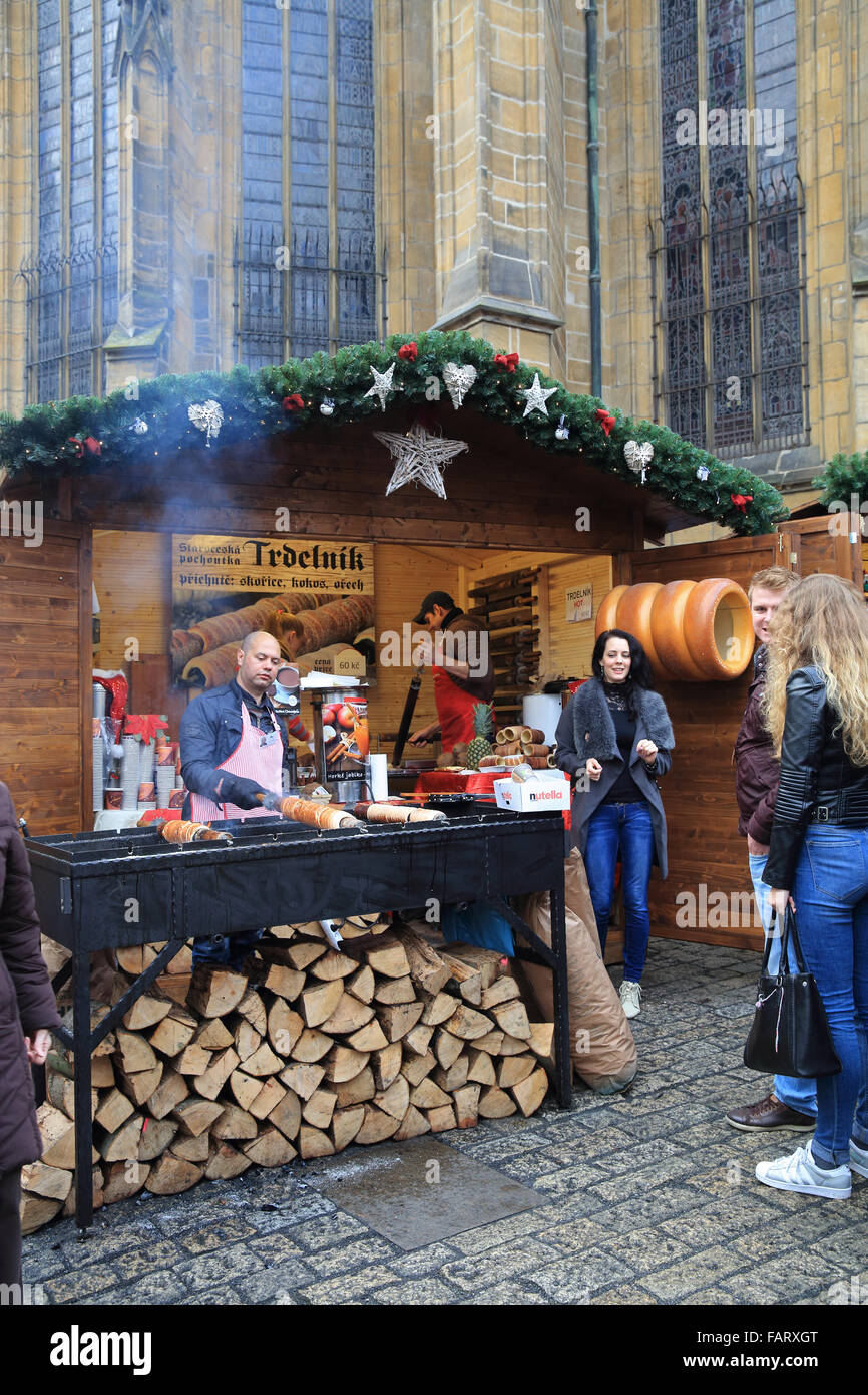 Cooking and selling 'trdelnik', the traditional Czech cake and sweet ...