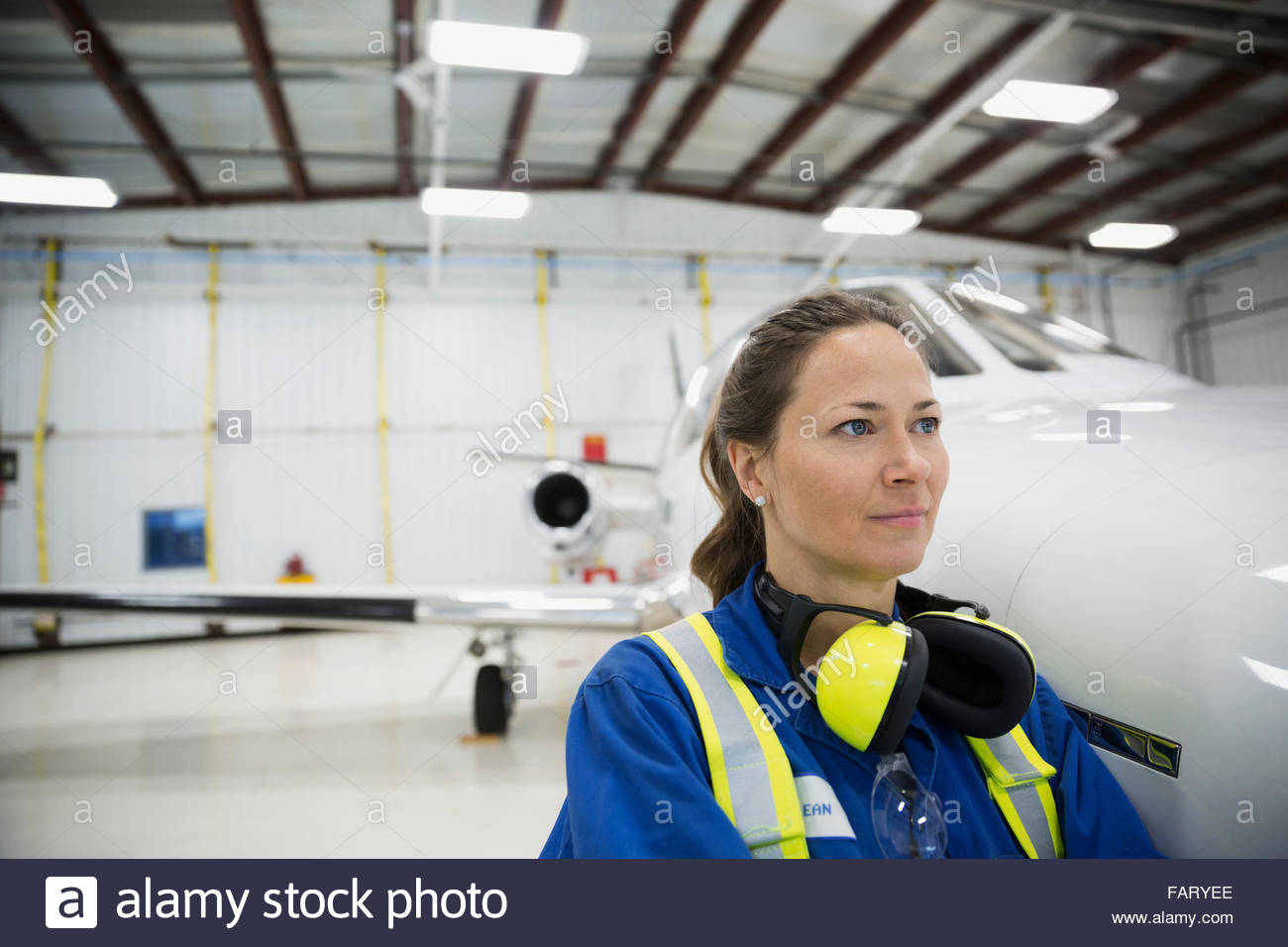 Female airplane mechanic hi-res stock photography and images - Alamy