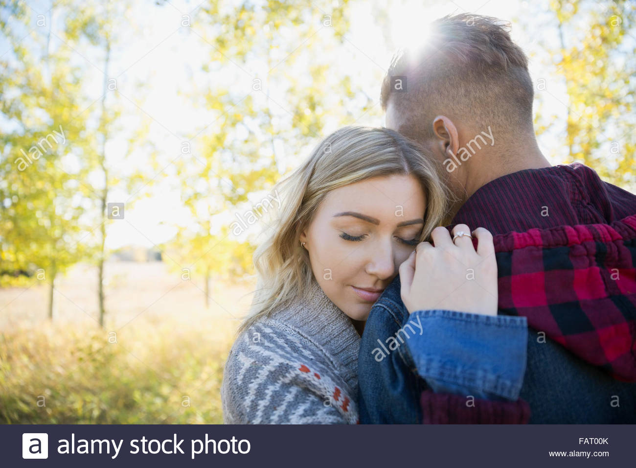 Couple hugging in field hi-res stock photography and images - Alamy