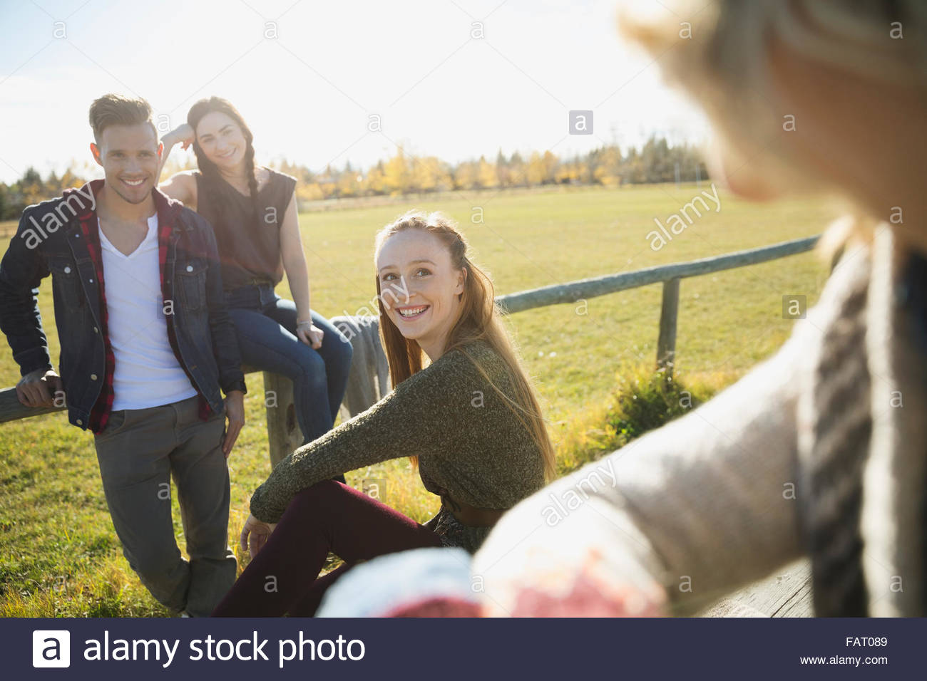 Friends hanging out in park hi-res stock photography and images - Alamy
