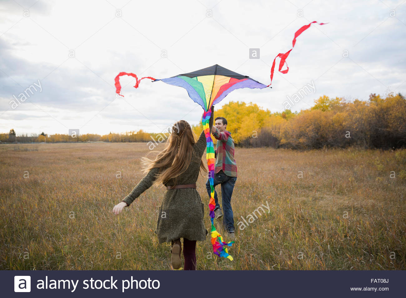 Couple flying kite hi-res stock photography and images - Alamy