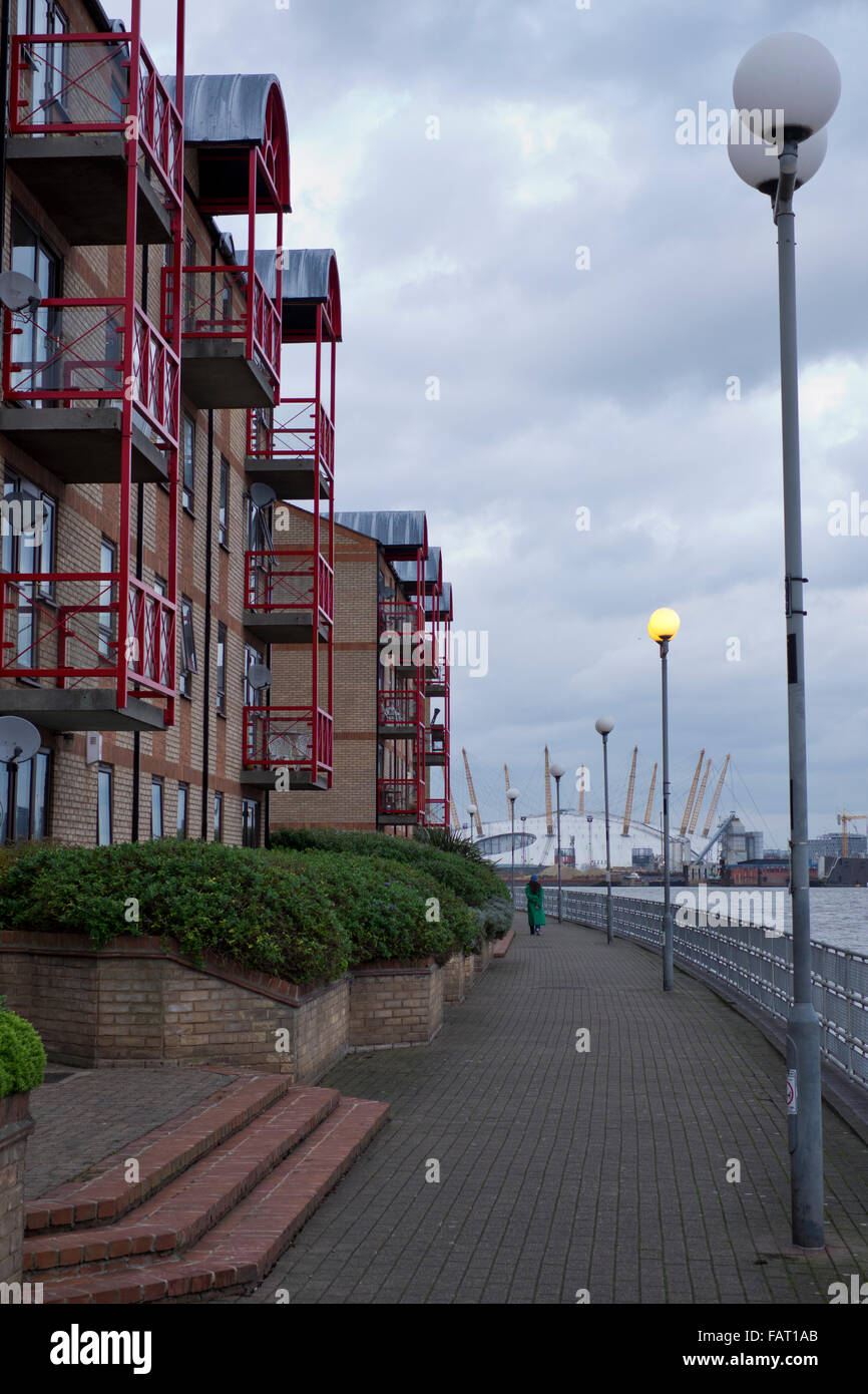 Thames Path Tower Hamlets London in winter Stock Photo - Alamy