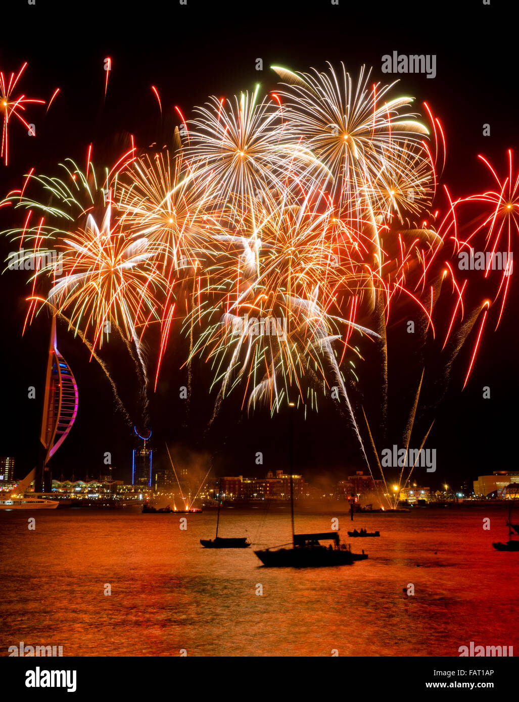 Uk bonfire night fireworks city hi-res stock photography and images - Alamy
