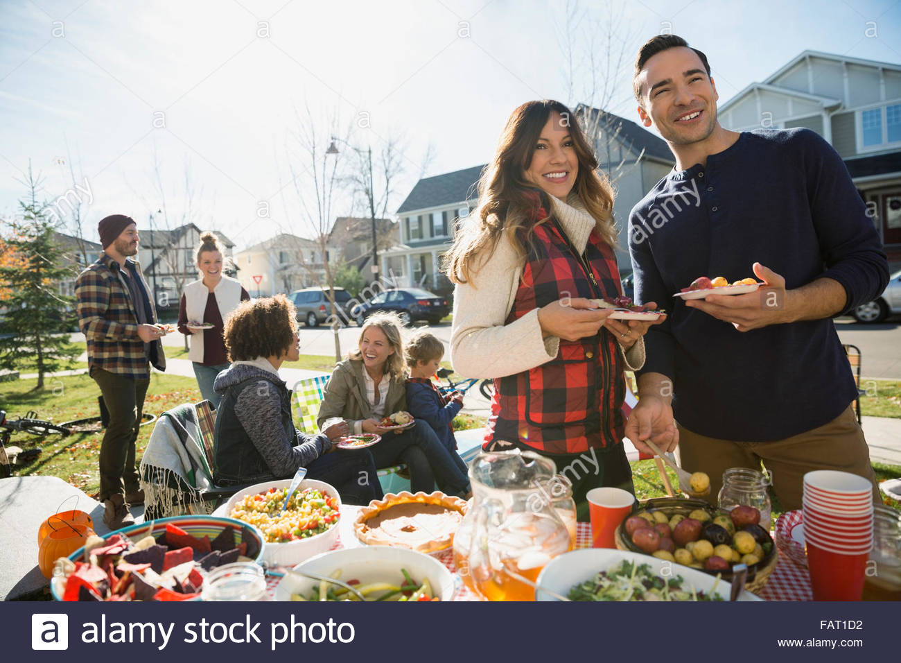 Neighbors yard hi-res stock photography and images - Alamy