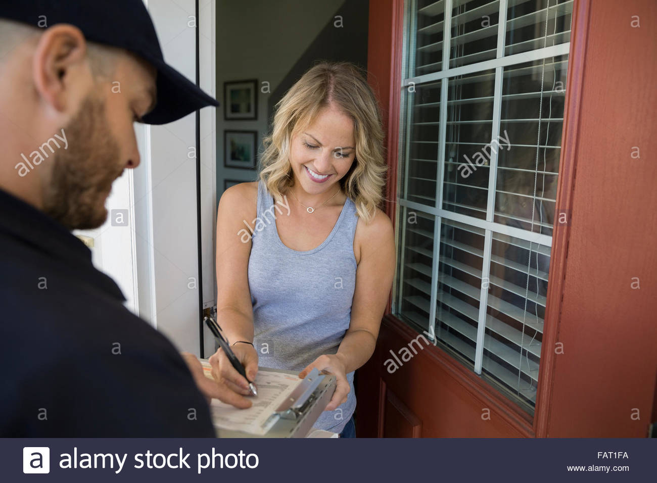 Front door delivery hi-res stock photography and images - Alamy