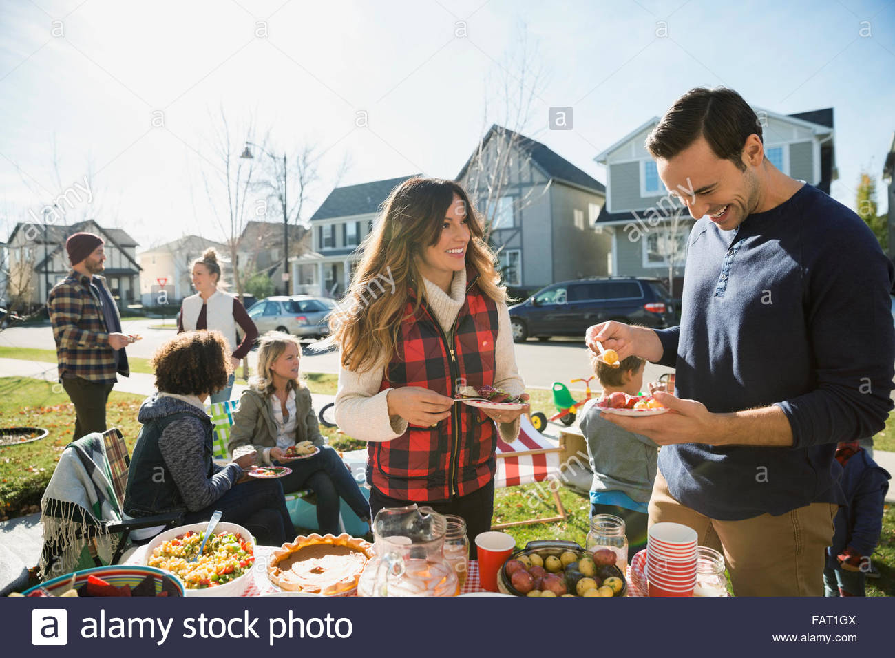 Neighbors yard hi-res stock photography and images - Alamy