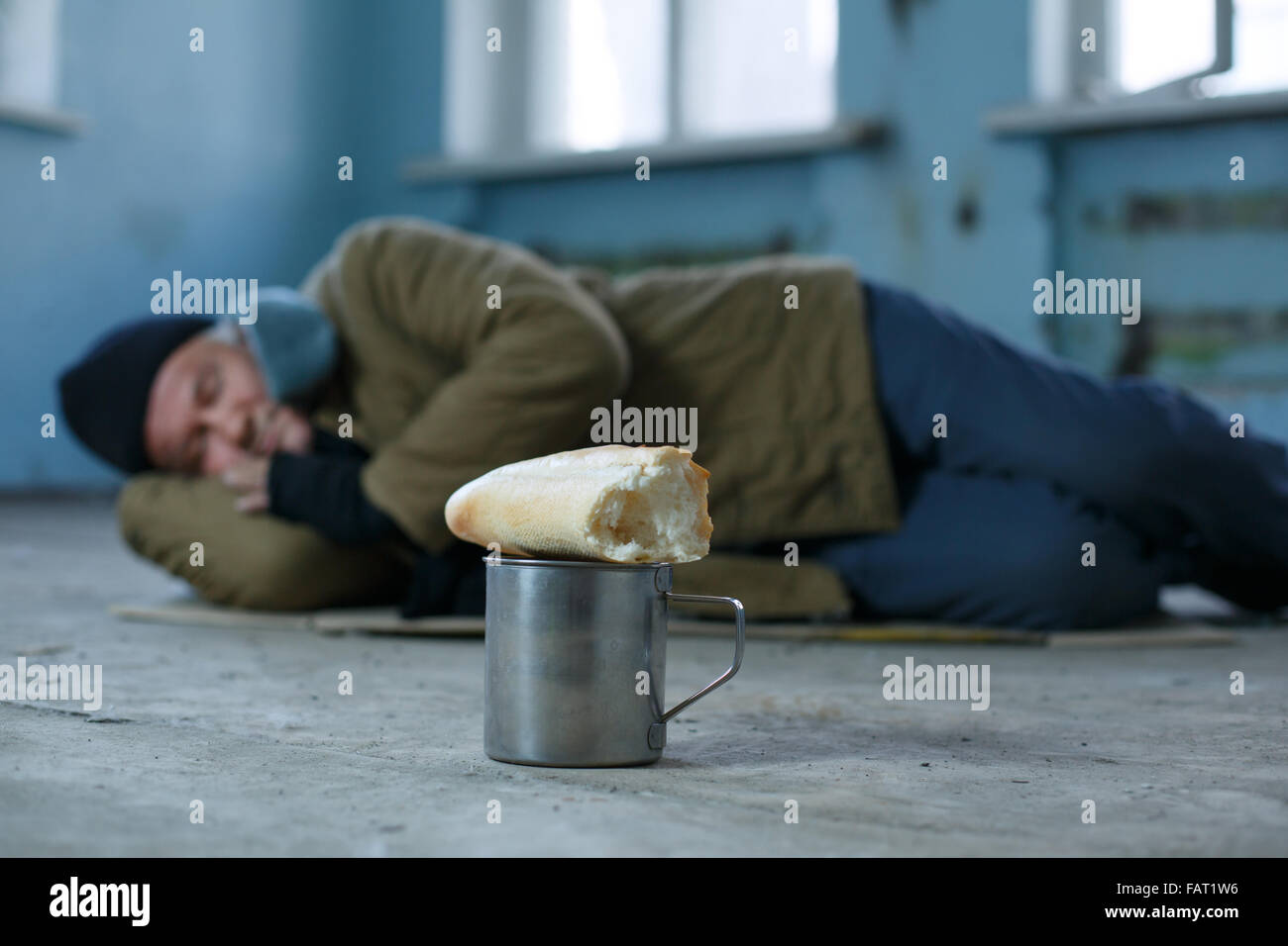 Homeless man sleeping on the cardboard Stock Photo - Alamy