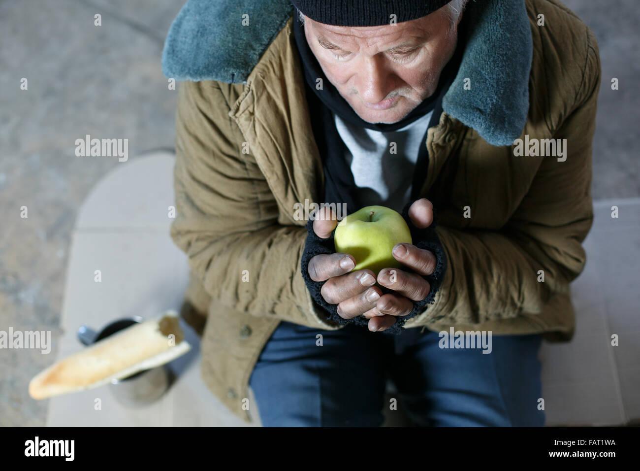 Senior homeless men hi-res stock photography and images - Alamy