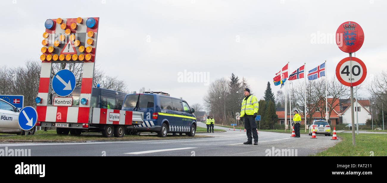 Harrislee, Germany. 4th January, 2016. Danish police patrol the German ...