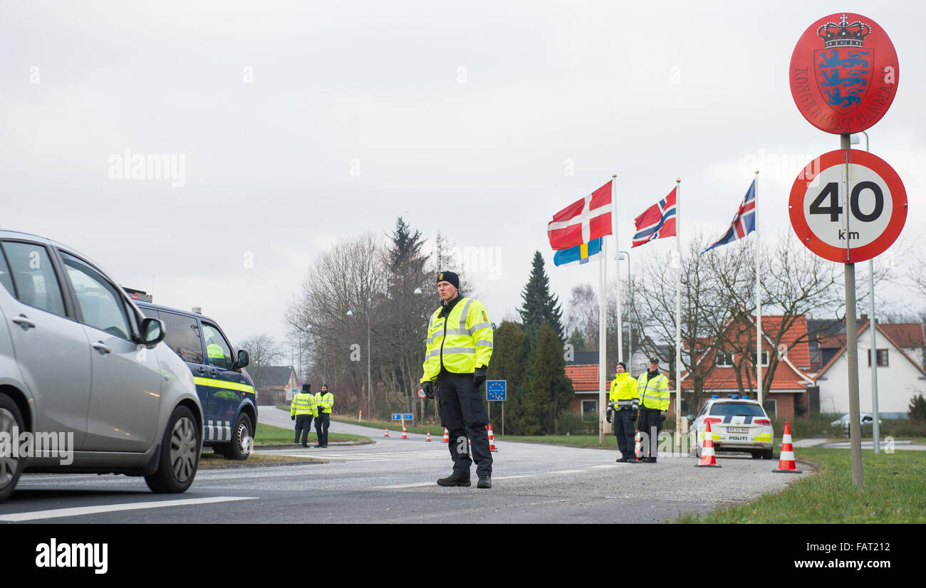 Harrislee, Germany. 4th January, 2016. Danish police patrol the German ...