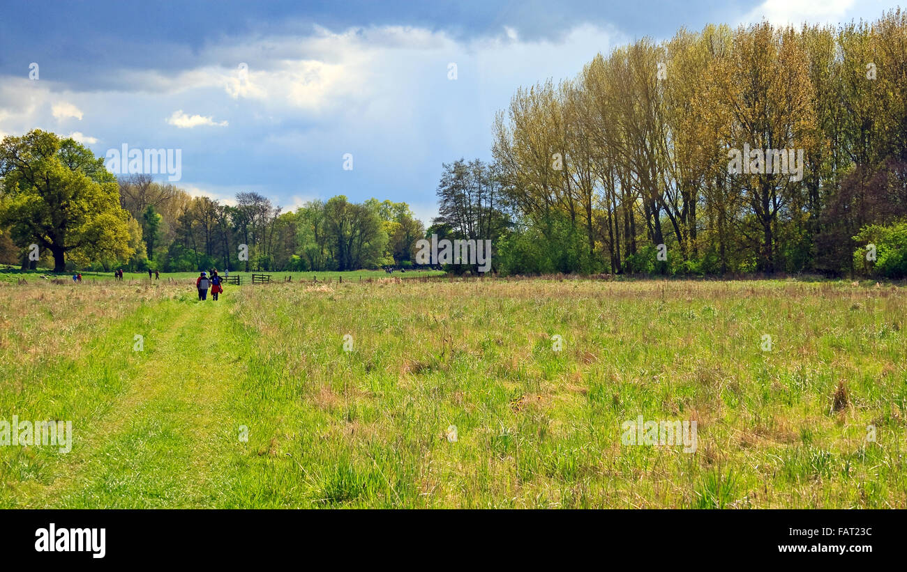 Walkers in the countryside hi-res stock photography and images - Alamy