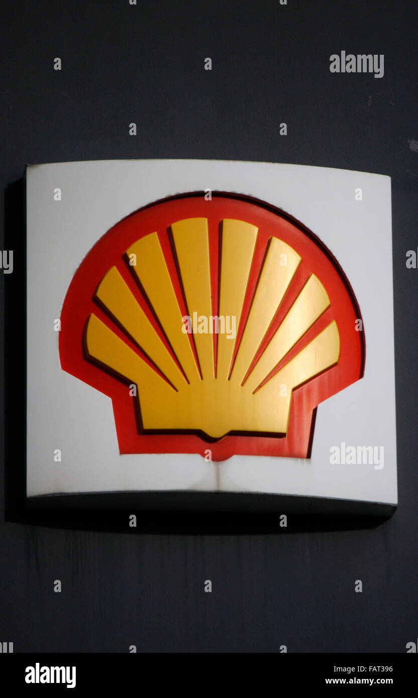 Shell logo hi-res stock photography and images - Alamy