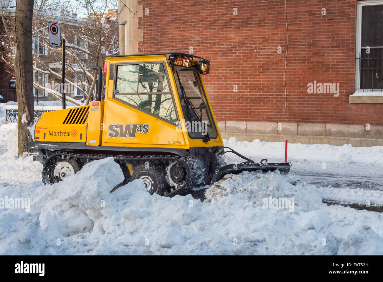 Snow plow trucks hi-res stock photography and images - Alamy