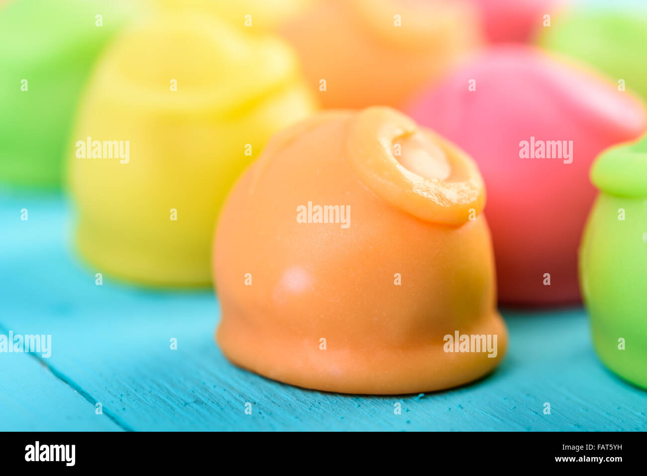Fondant shape hi-res stock photography and images - Alamy