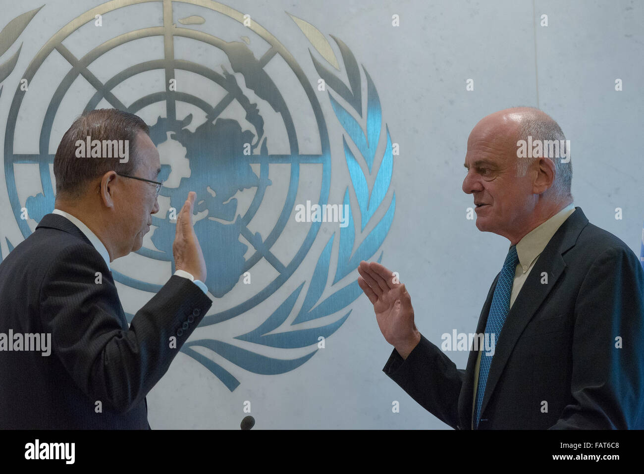 David Nabarro (right) and Secretary-General Ban Ki-moon (left) raise ...