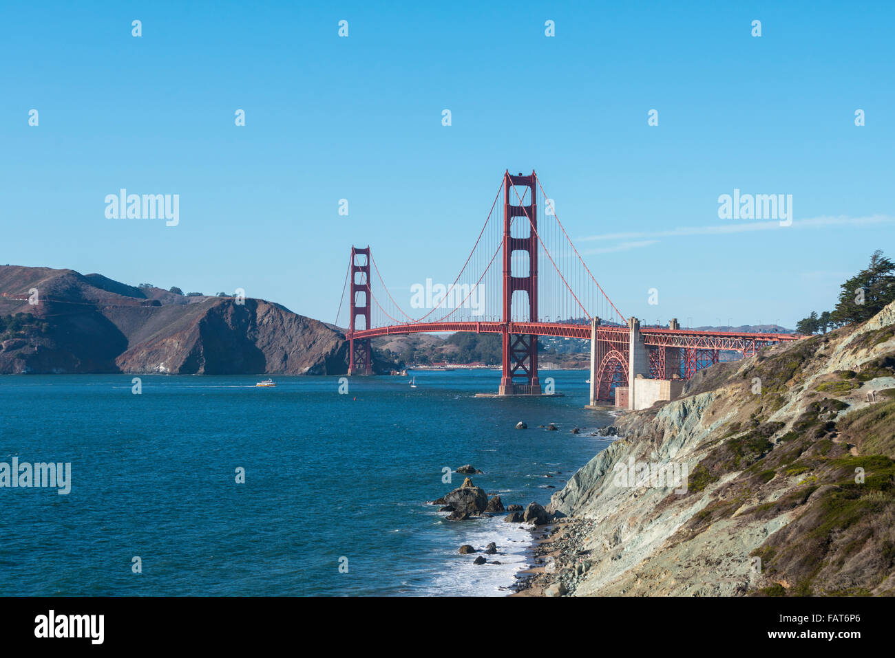 Golden Gate Bridge, Marshall's Beach, rocky coast, San Francisco, USA ...