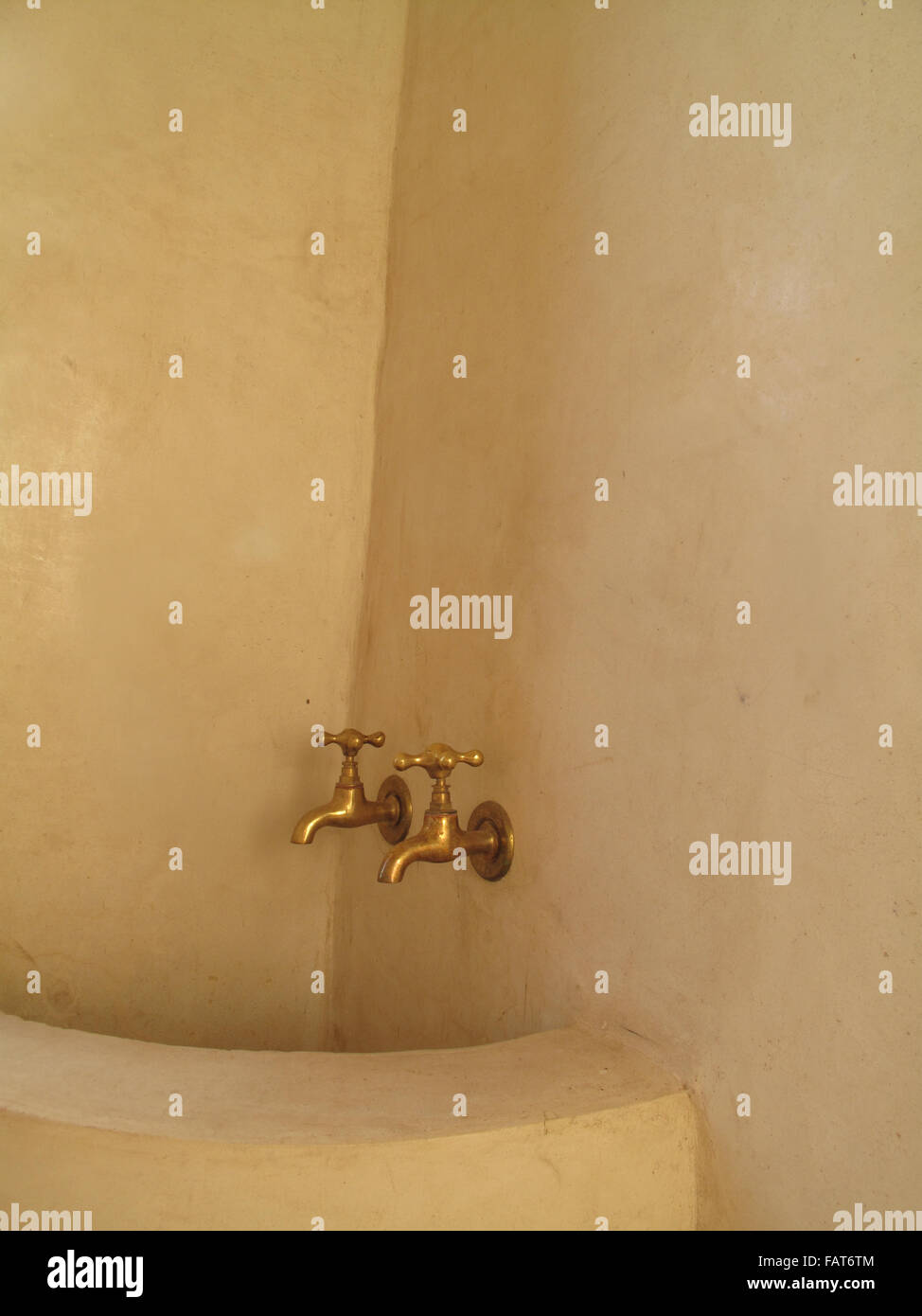 Morrocon colour wall Stock Photo - Alamy