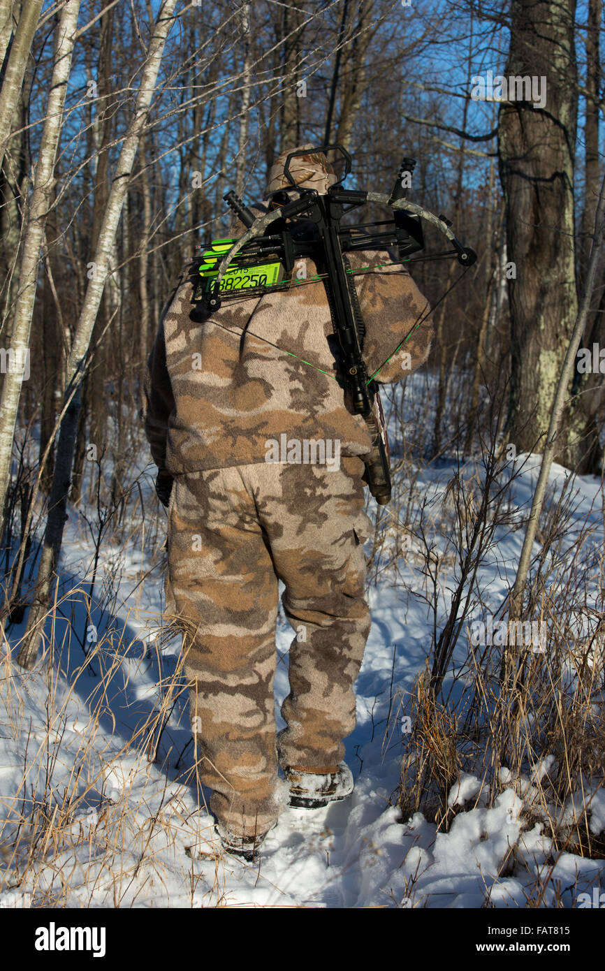 Man with crossbow hi-res stock photography and images - Alamy