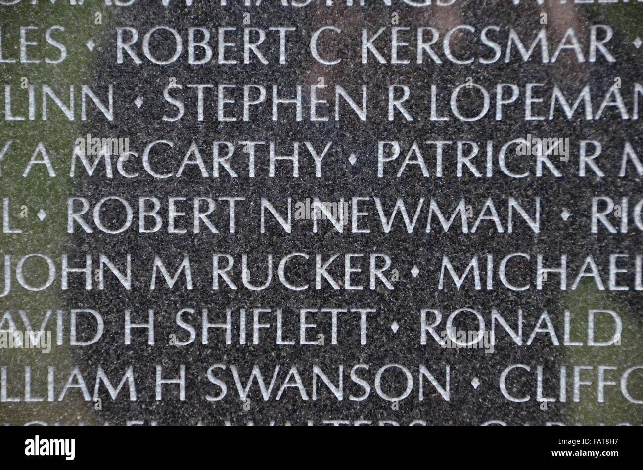 vietnam memorial washington wall names Stock Photo - Alamy