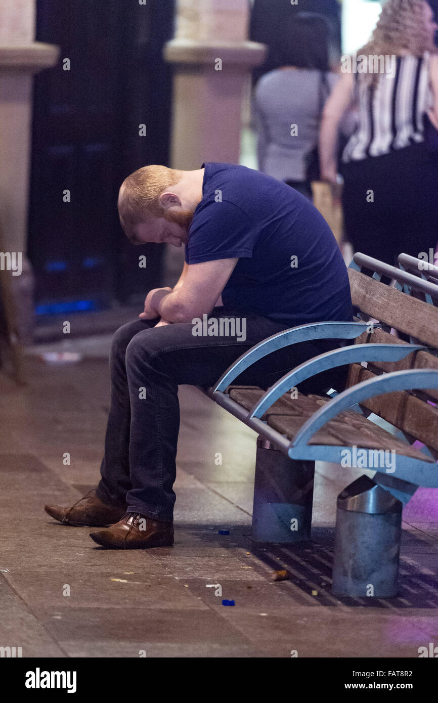 Man sits slumped on bench hi-res stock photography and images - Alamy