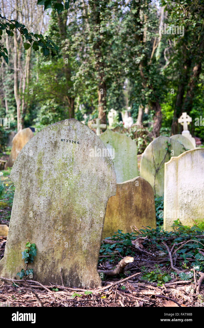 Gravestones uk hi-res stock photography and images - Alamy