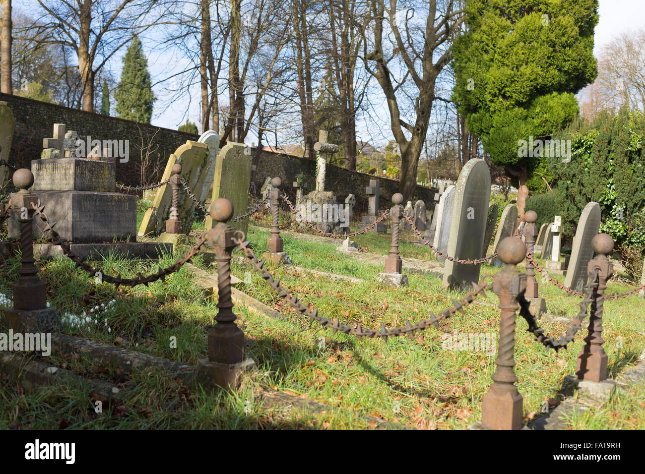 Old burial plot hi-res stock photography and images - Alamy