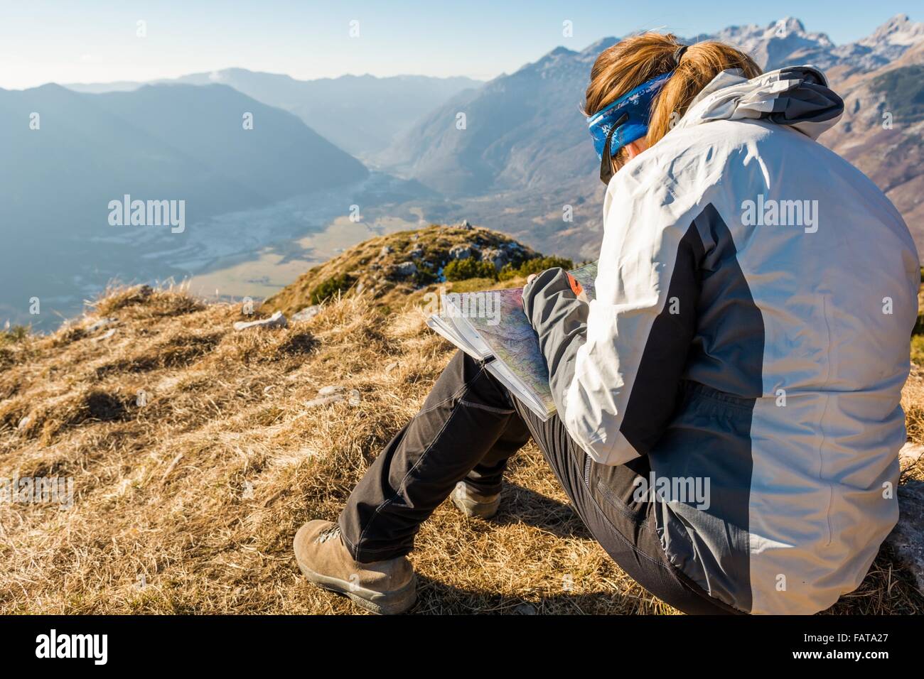 Hiker studying a map Stock Photo - Alamy