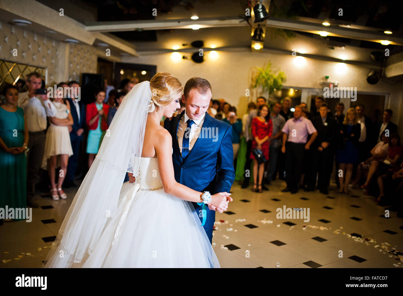 First wedding dance of maried couple Stock Photo - Alamy