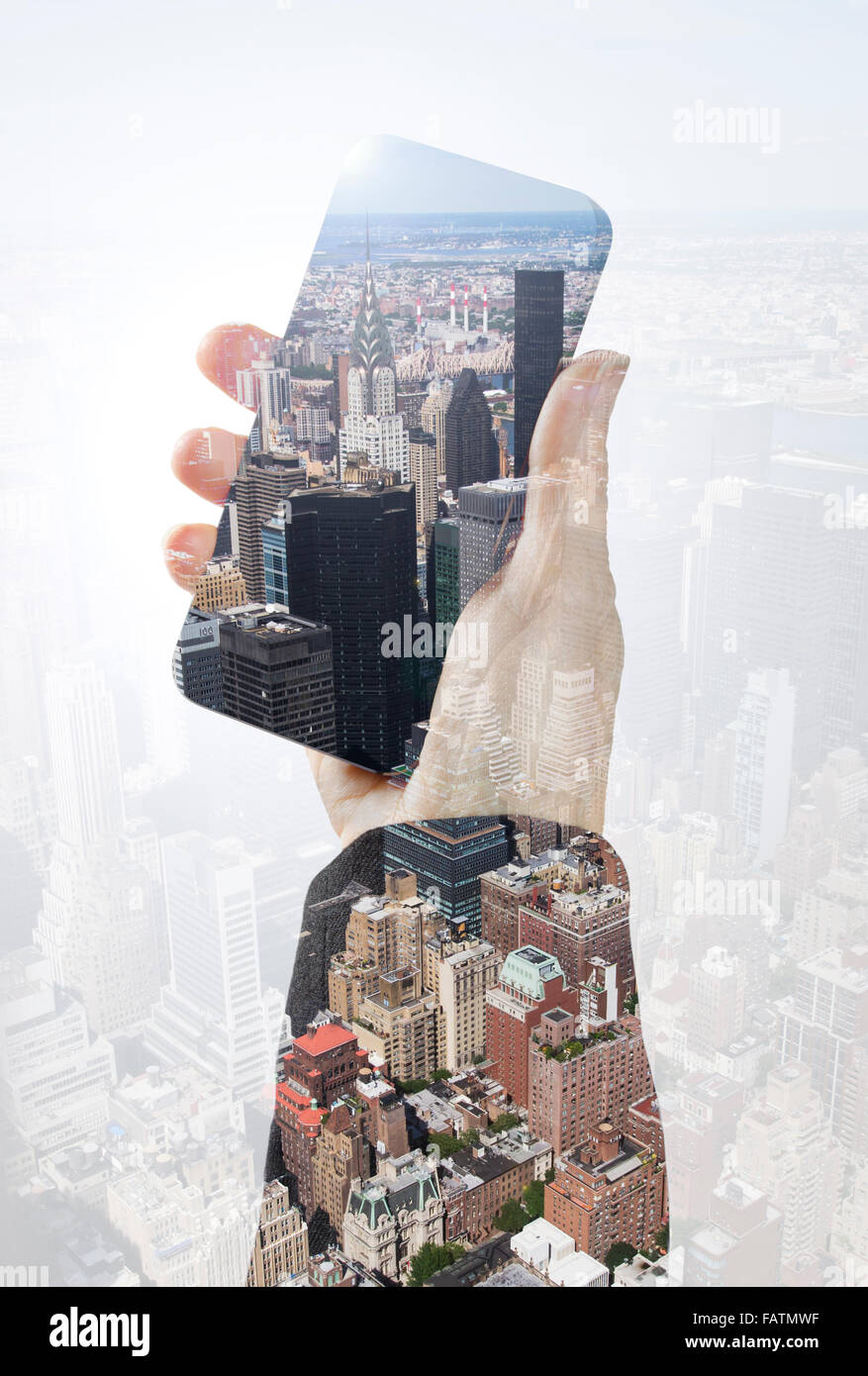 Mobile phone new york skyline hi-res stock photography and images - Alamy