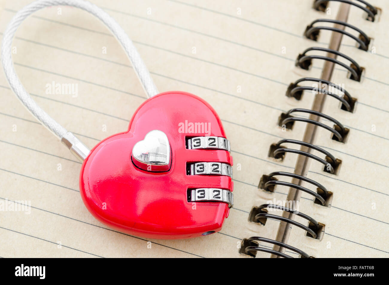 Heart shape lock hi-res stock photography and images - Alamy