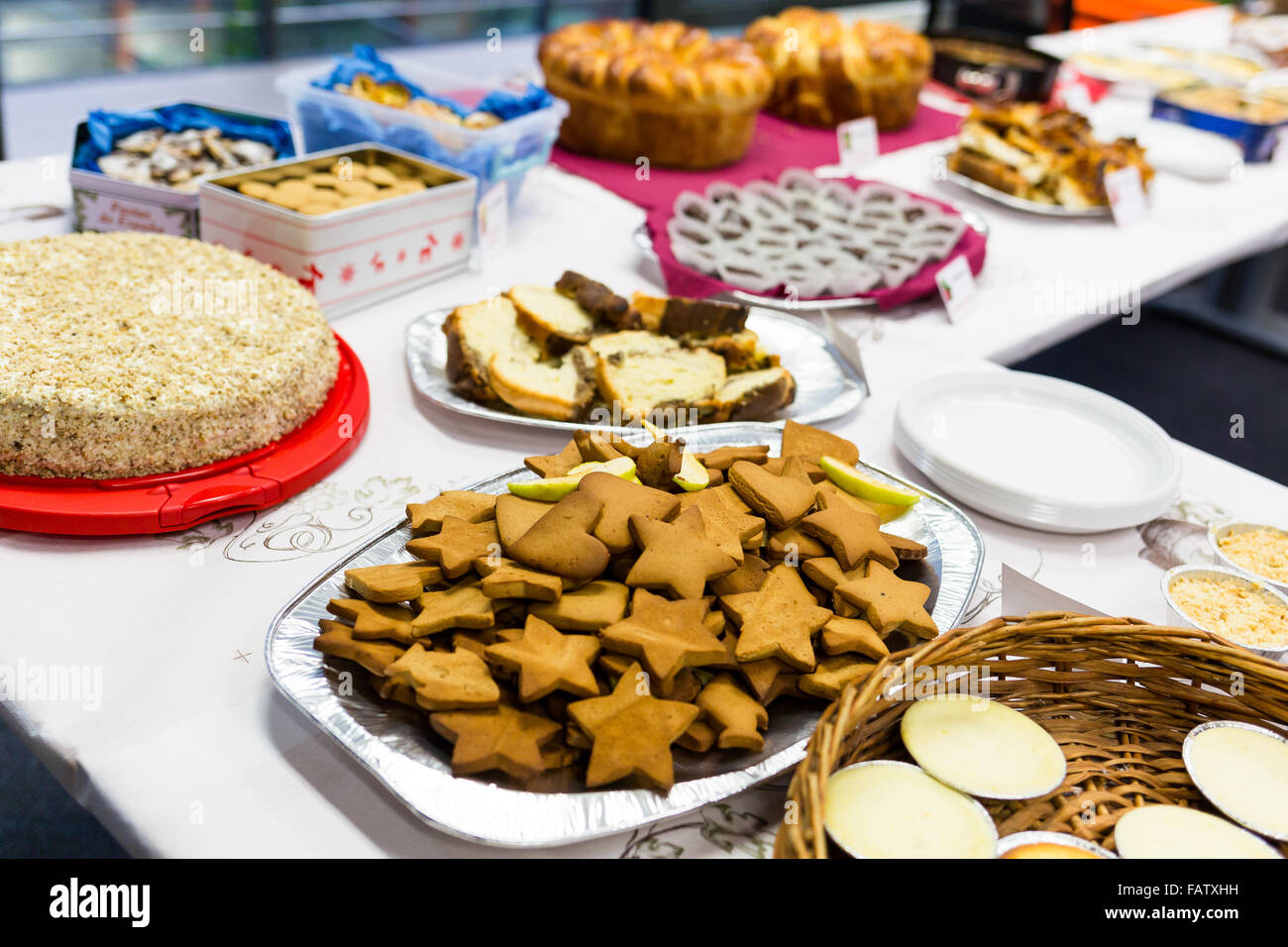 Plates of sweets hi-res stock photography and images - Alamy