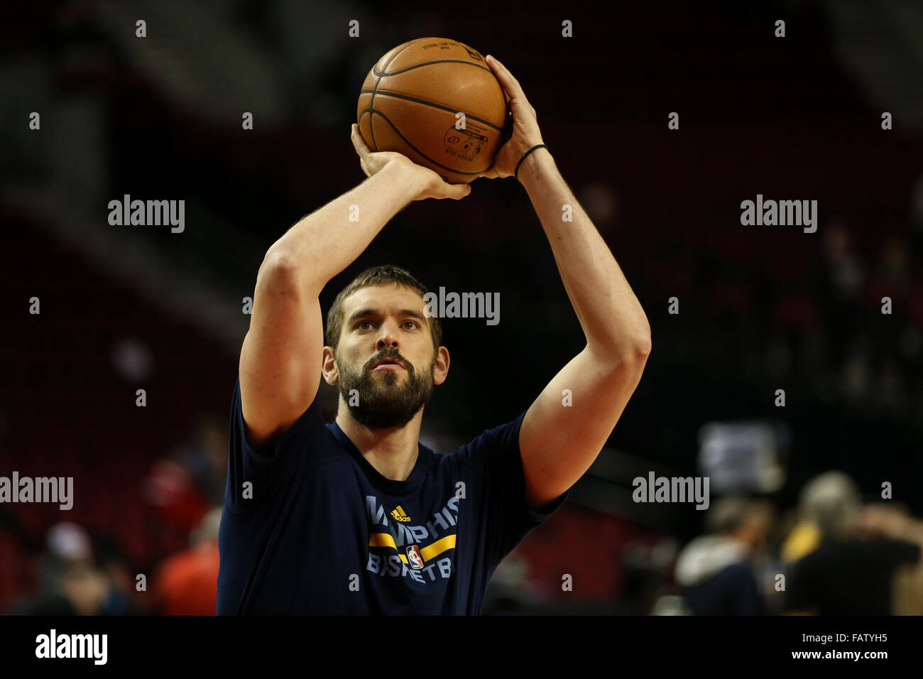 Portland, Oregon, USA. 4th January, 2016. MARC GASOL (33) warms up. The ...