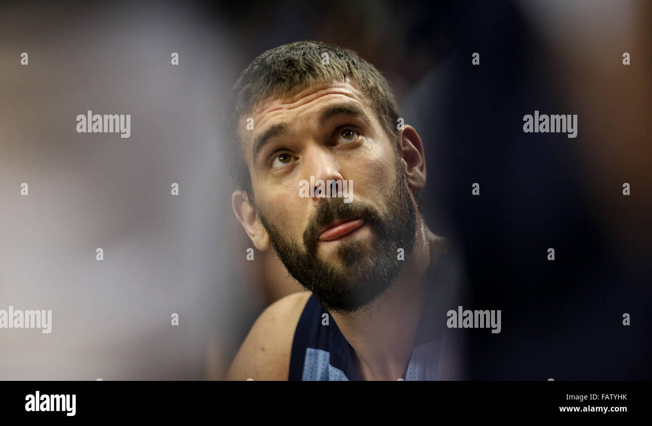 Portland, Oregon, USA. 4th January, 2016. MARC GASOL (33) listens ...