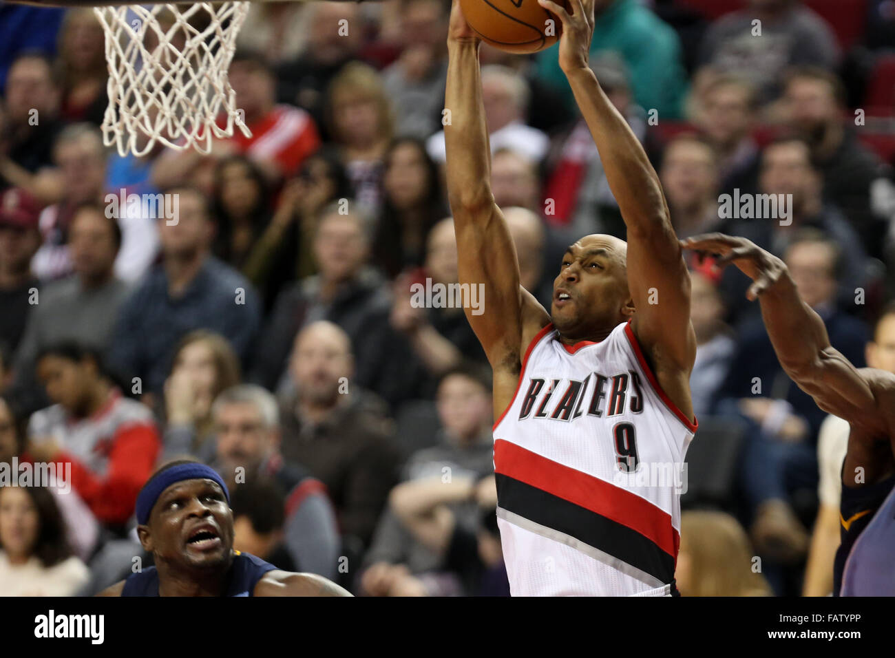 Portland, Oregon, USA. 4th January, 2016. GERALD HENDERSON (9) drives ...