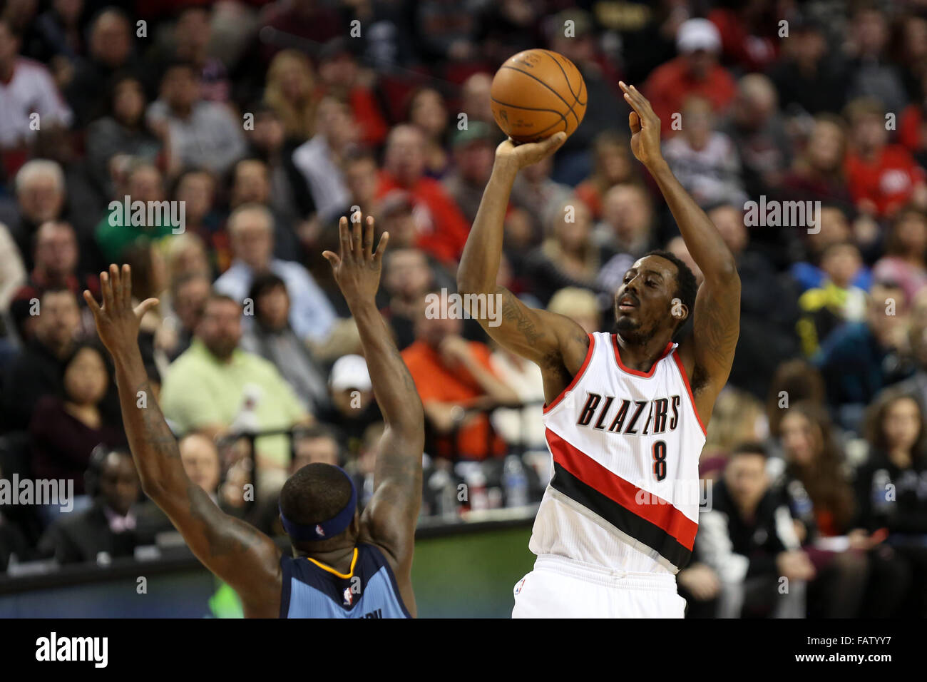 Portland, Oregon, USA. 4th January, 2016. AL-FAROUQ AMINU (8) takes a ...