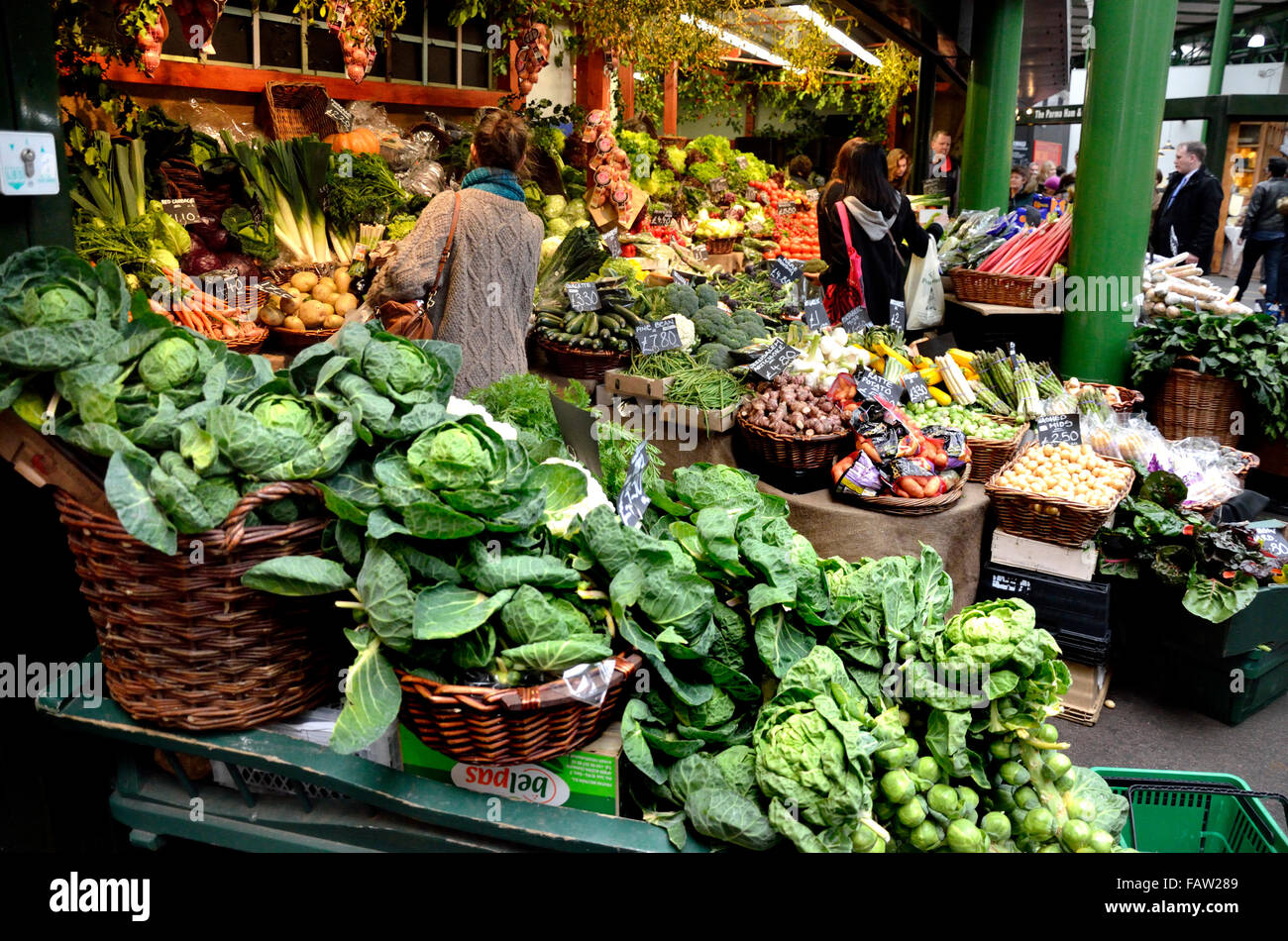 London, England, UK. Borough Market, Southwark, vegetable stall Stock ...