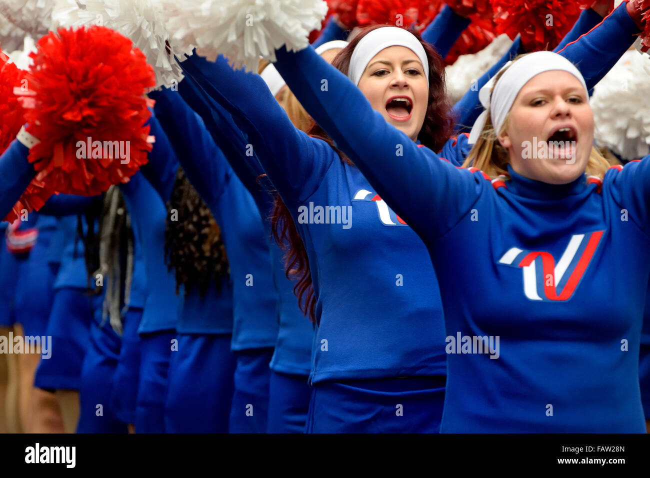 Cheerleaders with pom poms hi-res stock photography and images - Alamy