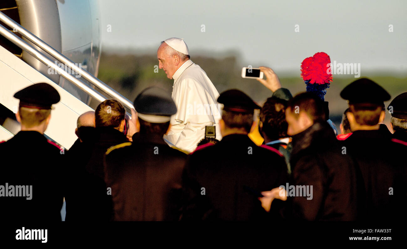 Flight pope from rome hi-res stock photography and images - Alamy