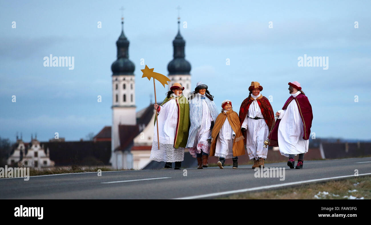 Star singers walk along a street between Obermarchtal and Rechtenstein ...