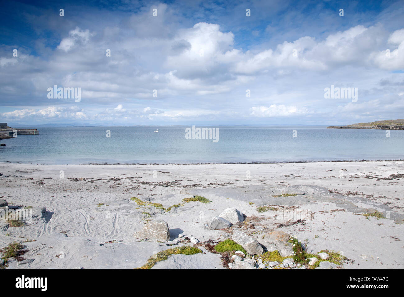Kilmurvey beach ireland hi-res stock photography and images - Alamy