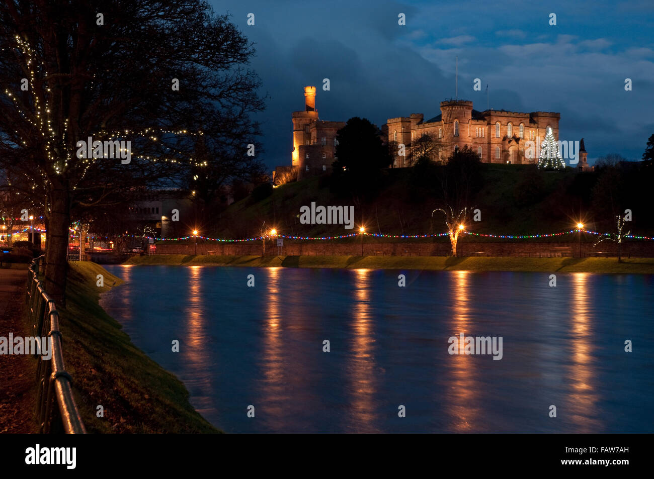 Lights christmas tree castle hi-res stock photography and images - Alamy